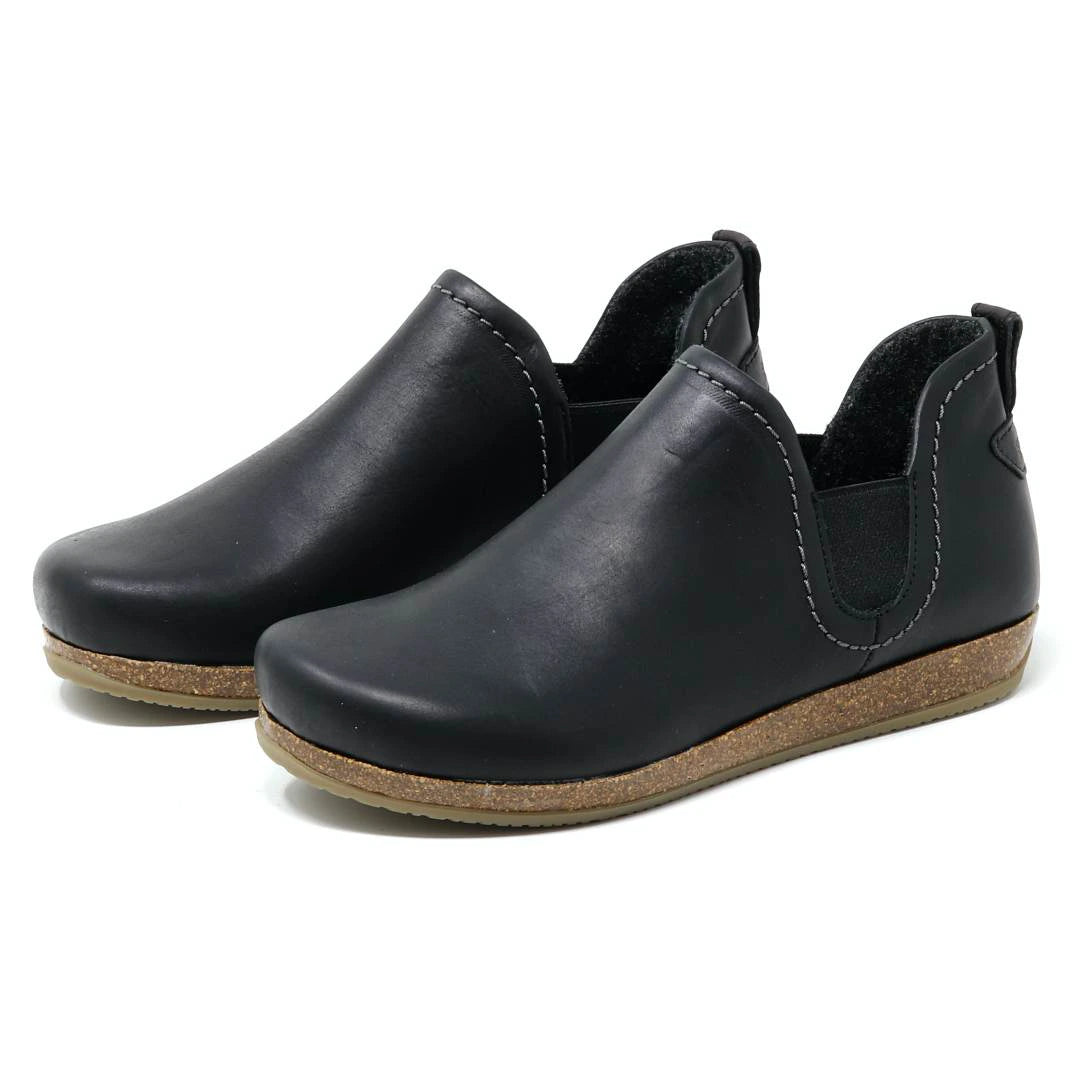 Stegmann Women's 'Lieben' Chelsea Boot - Leather: Black